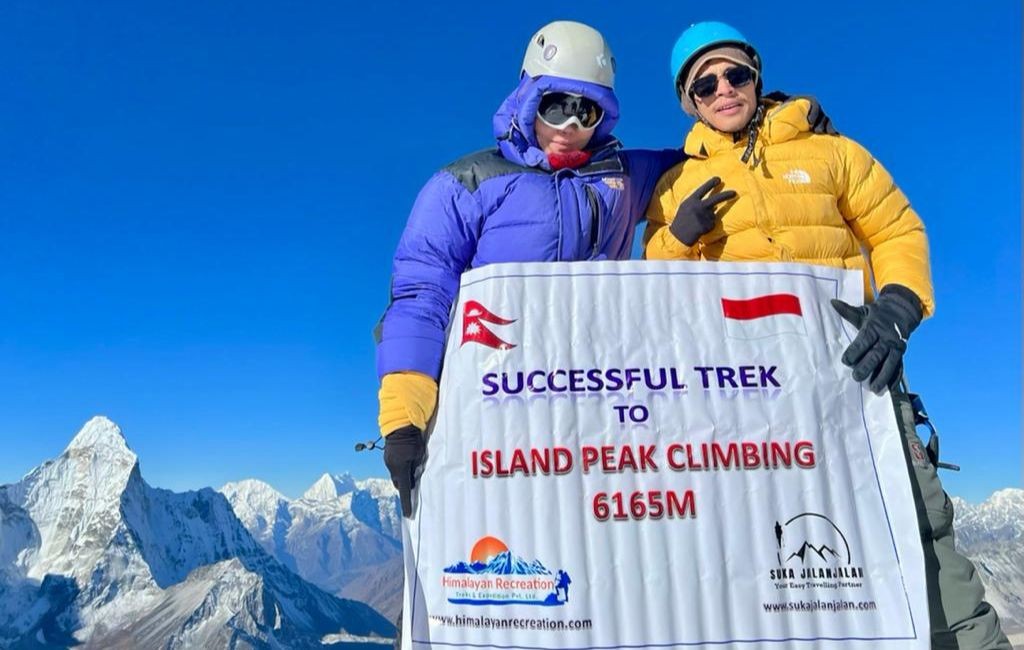 Island Peak - Imja Tse : Guide to Nepal’s Classic Trekking Peak